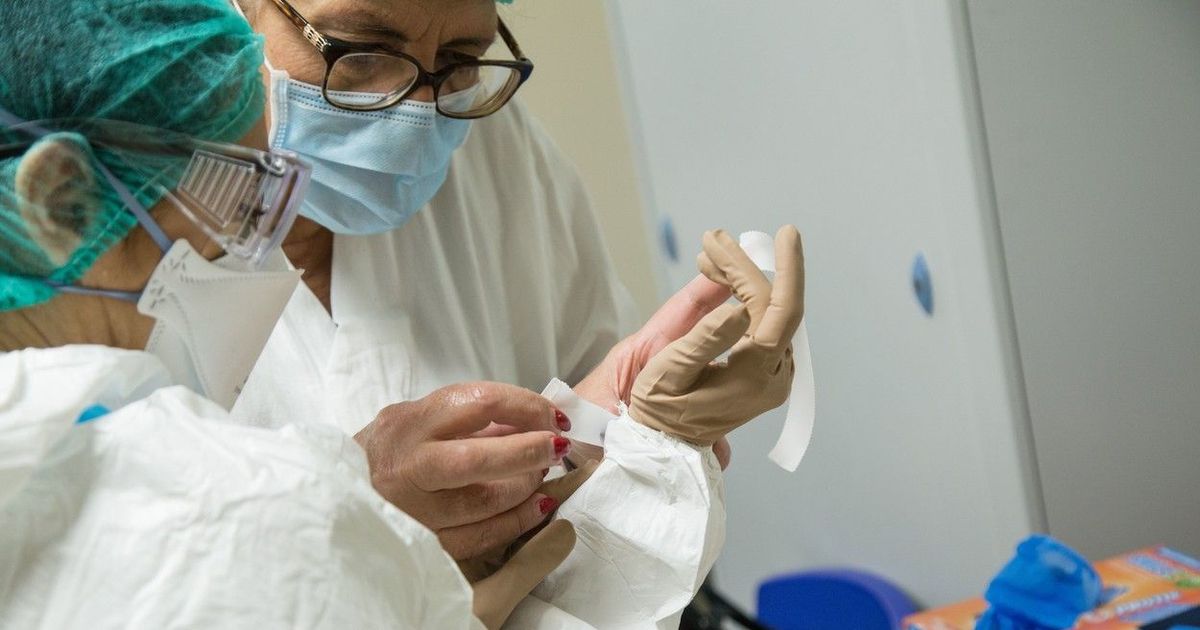 Pacient vindecat de COVID-19, bilet emoționant pentru medici - WOWBiz