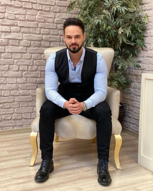 Cine este Alex Stoica, noul concurent de la Puterea Dragostei. Tânărul ...