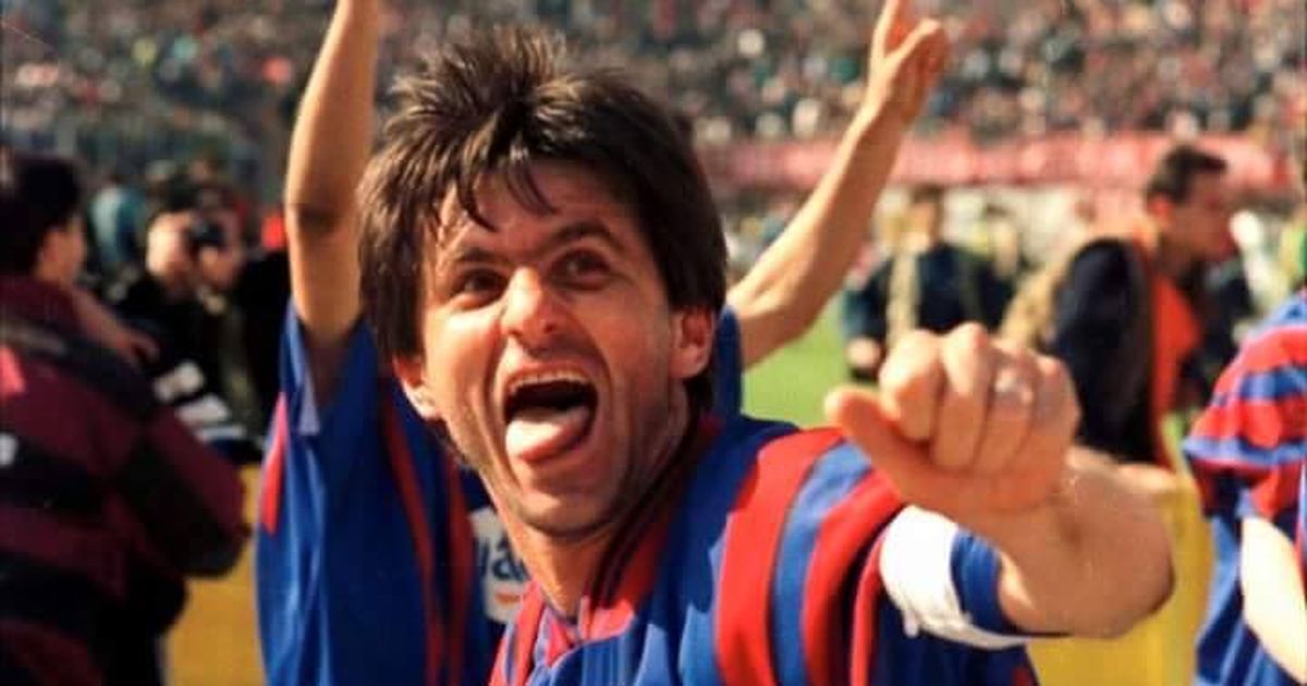 Marius Lăcătuş a împlinit 57 ani. La ce echipe celebre a jucat cel ...
