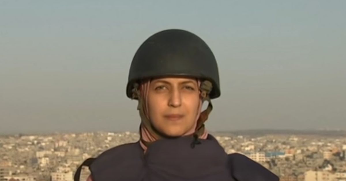 O jurnalistă, care transmitea LIVE din Gaza, a surprins momentul în ...