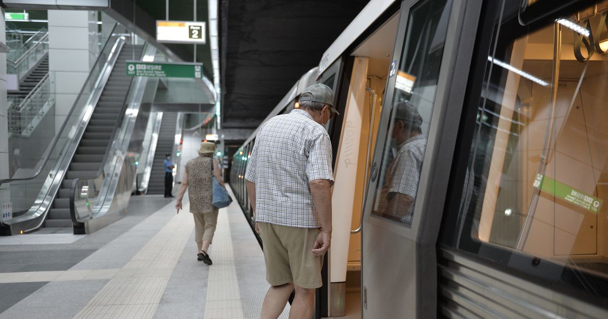Incident la stația de metrou Piața Unirii! Un bărbat a fost resuscitat ...