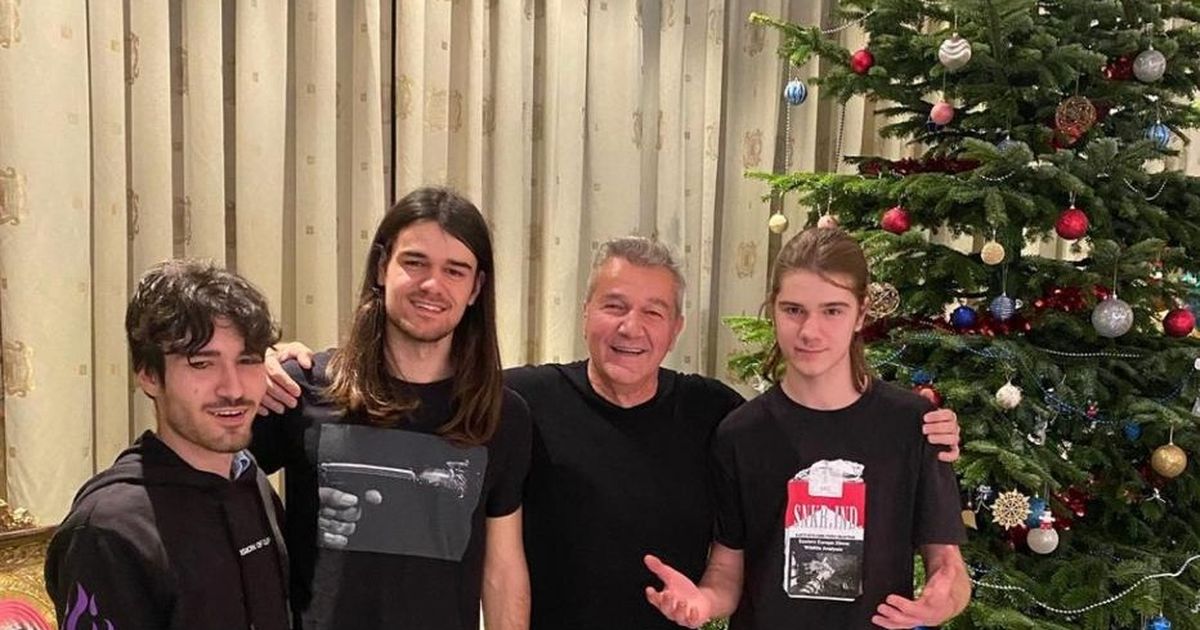 Imagini rare cu Dan Bittman și cei trei fii ai lui! Dovada că, aschia ...