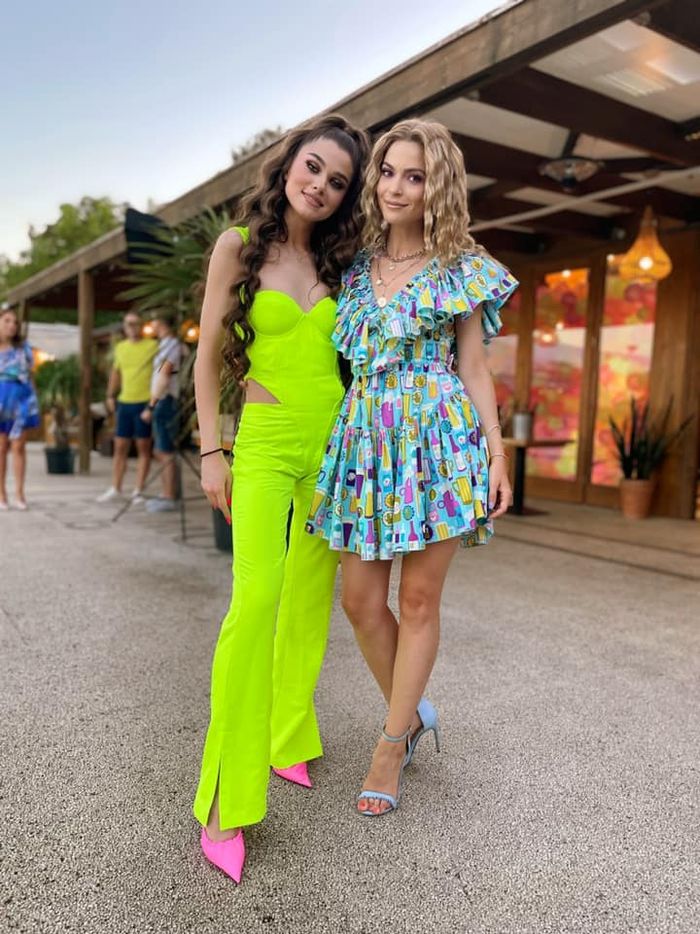 Pe Theo Rose o știe toată România, dar stai să vezi cât de frumoasă ...