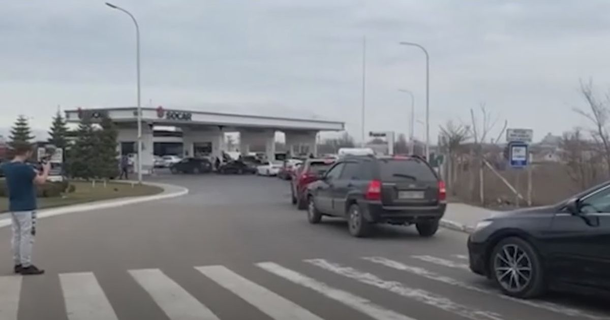 Starea din Ucraina, în imagini! Oamenii pregătesc rezervele în fața ...