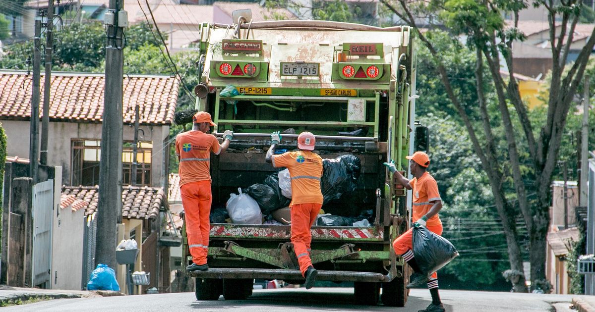 Salarii la salubritate. Câți bani încasează, de fapt, un gunoier în ...