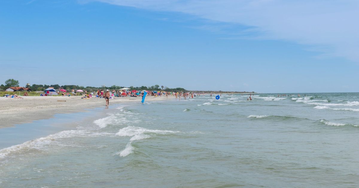 Cea mai liniștită plajă din România. Cum poți ajunge la Plaja Corbu ...