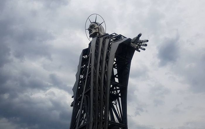 Cea mai mare statuie a lui Iisus Hristos este în România. Cum arată ...