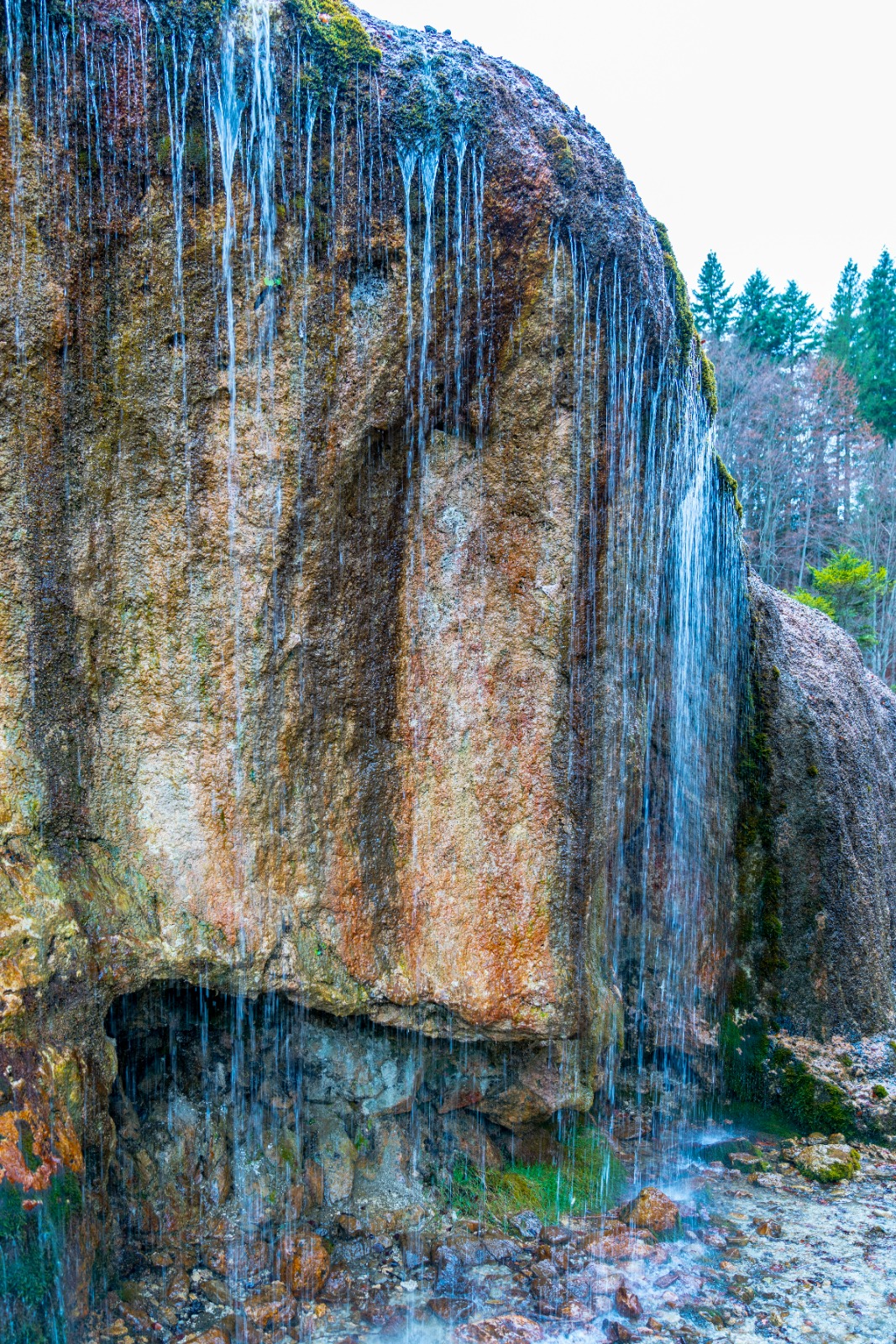 Cascada Urlătoarea – legende despre cascada din Bucegi. Obiectivul ...