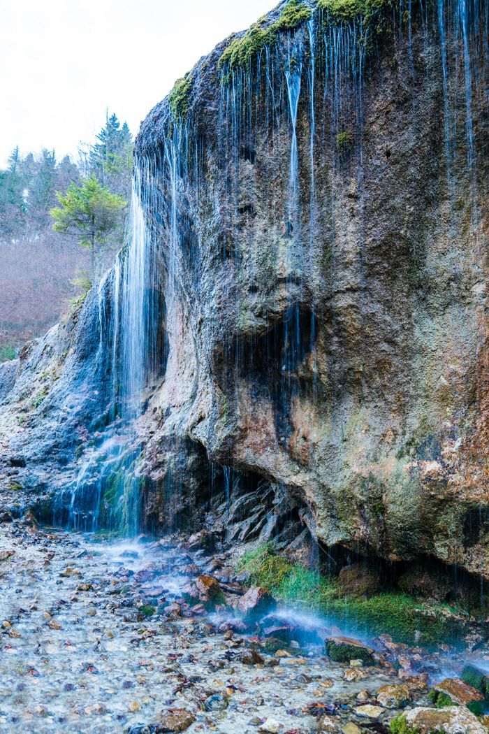 Cascada Urlătoarea – legende despre cascada din Bucegi. Obiectivul ...