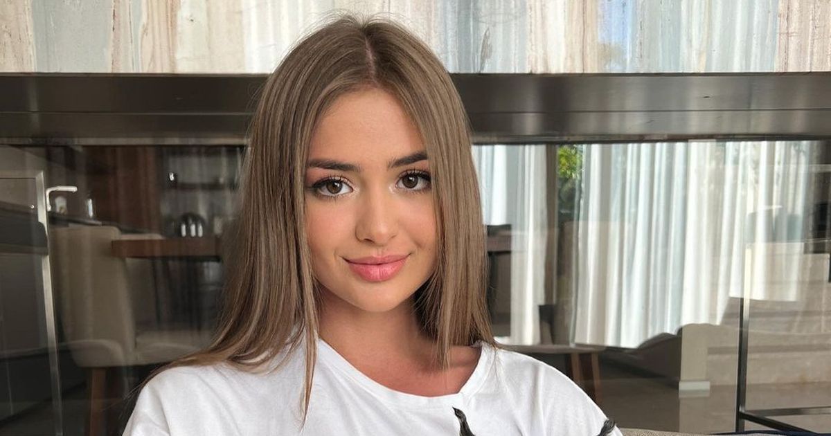 Iuliana Beregoi are doar 18 ani, dar cere la un concert cât artiștii cu ...