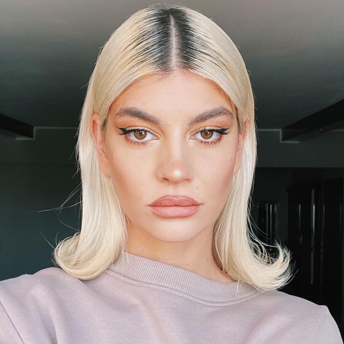 „Nu mâncam, nu mă întreba nimeni cum mă simt” Laura Giurcanu, mai ...