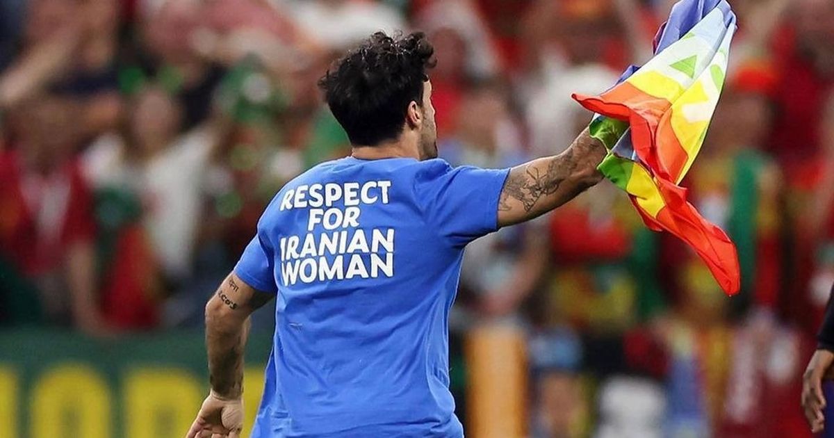 Campionatul Mondial din Qatar 2022: Un fan a intrat pe teren la meciul ...