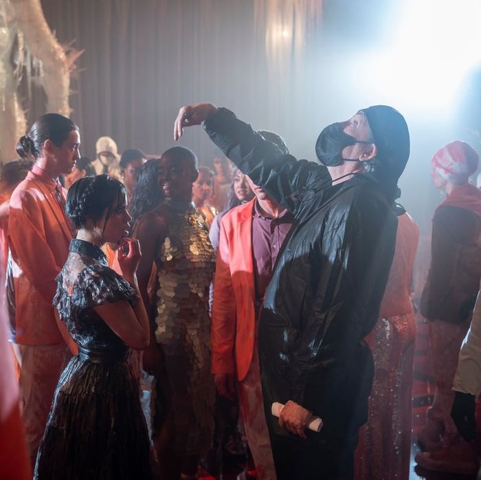 În ce orașe din România s-a filmat serialul „Wednesday”. Filmările au ...