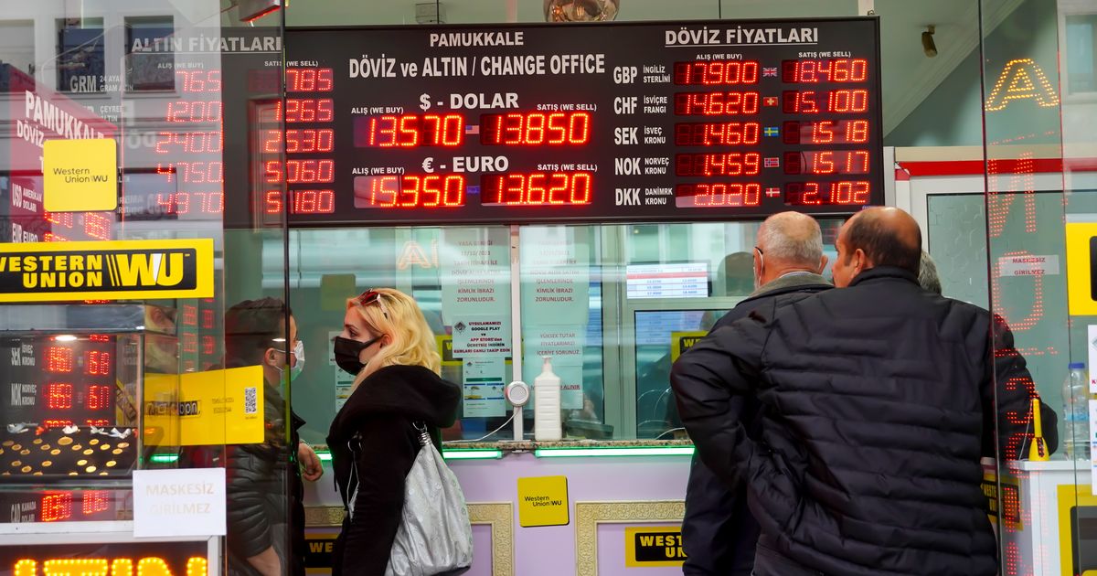 Curs valutar BNR, luni, 5 decembrie 2022. Cât costă astăzi un EURO, un DOLAR, dar și un FRANC ...