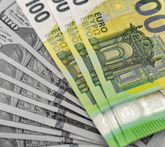 Curs valutar BNR, joi, 8 decembrie 2022. Cât costă astăzi un EURO, un DOLAR, dar și un FRANC ...