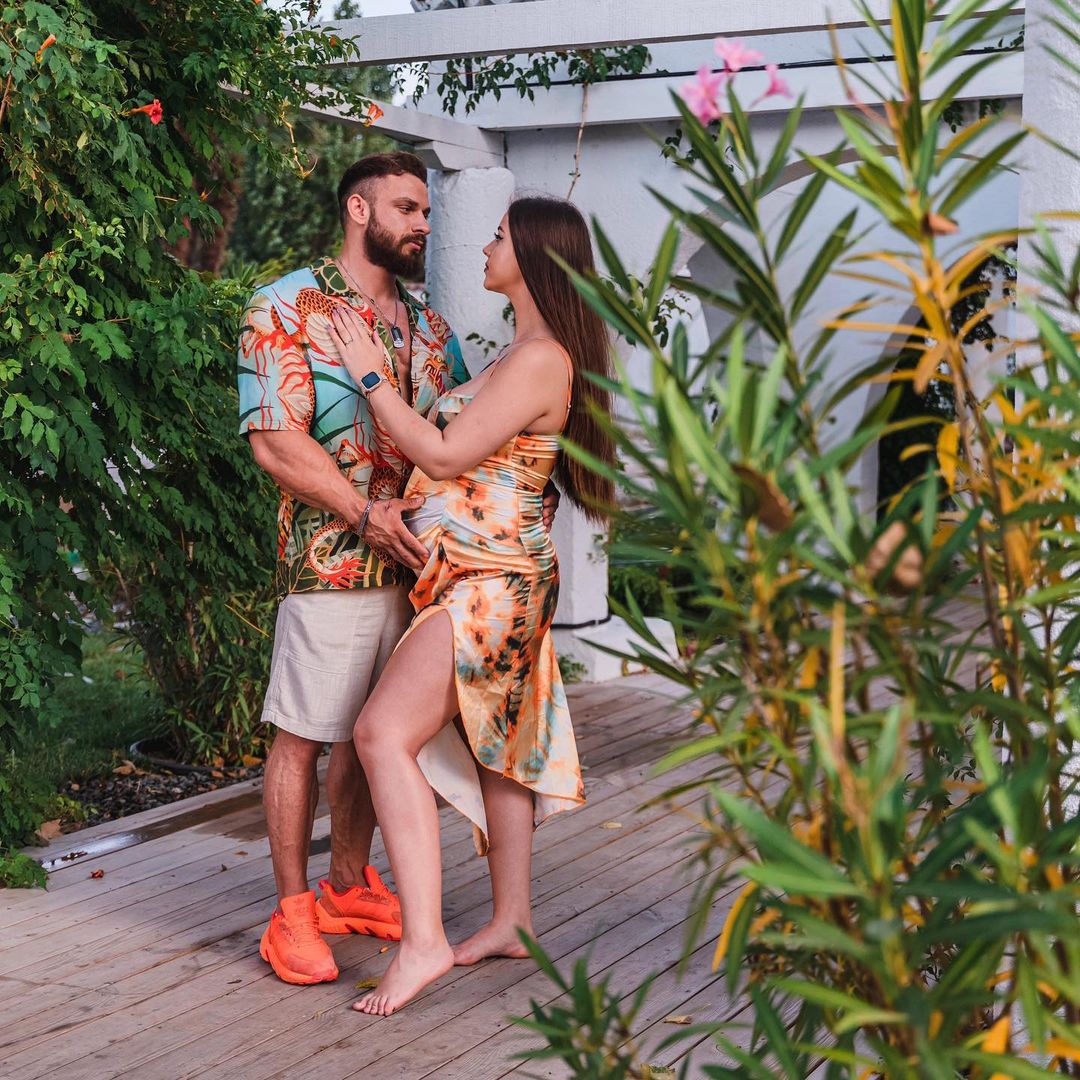 Andreea și Radu au devenit părinți chiar de Crăciun. Prima lui reacție, după ce a publicat ...