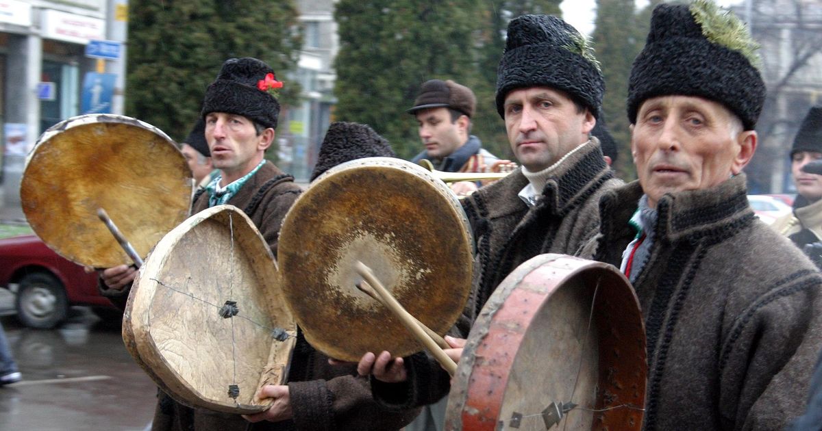 Colinde de Anul Nou. Când se merge la colindat la trecerea dintre ani ...