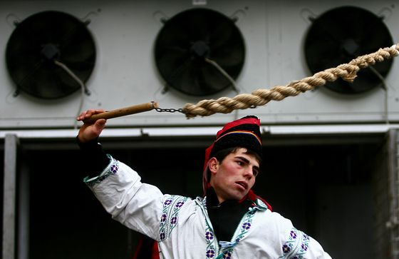 Urături de Anul Nou 2023: Plugușorul și Sorcova - VERSURI și VIDEO - WOWBiz