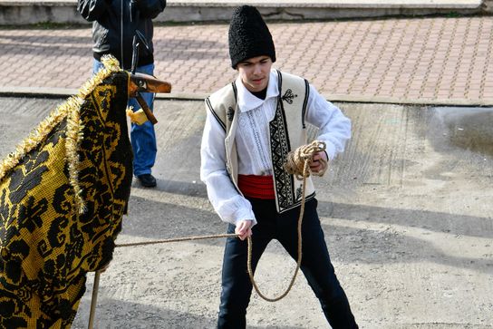 Urături de Anul Nou 2023: Plugușorul și Sorcova - VERSURI și VIDEO - WOWBiz