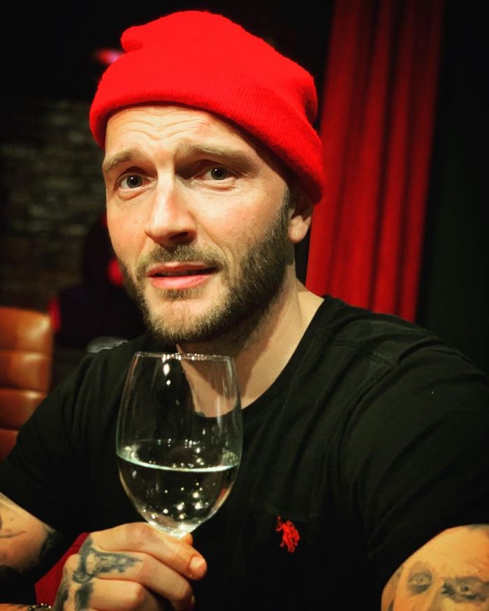 Cătălin Bordea nu a avut o copilărie ușoară. Comediantul a fost părăsit ...