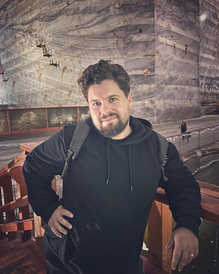 Radu Almășan, apariție de senzație la un eveniment. Artistul a venit ...