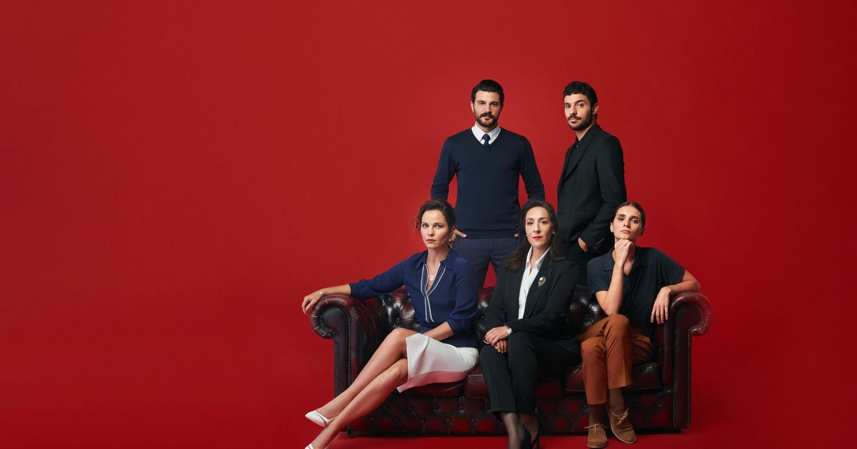 Program TV serialul „Destăinuiri”. Vezi aici când este difuzat noul ...