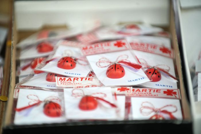 Mărțișorul în alte țări. Vezi unde se păstrează această tradiție pe 1 ...