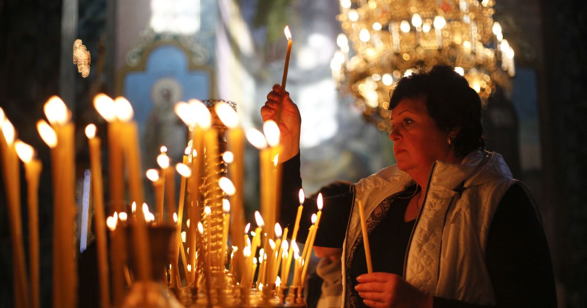 Calendar Ortodox, Luni, 24 aprilie 2023. Sărbătoare cu cruce albastră ...