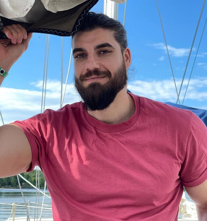 Cine este și cu ce se ocupă Andi Constantin. „Burlacul” a luptat recent ...