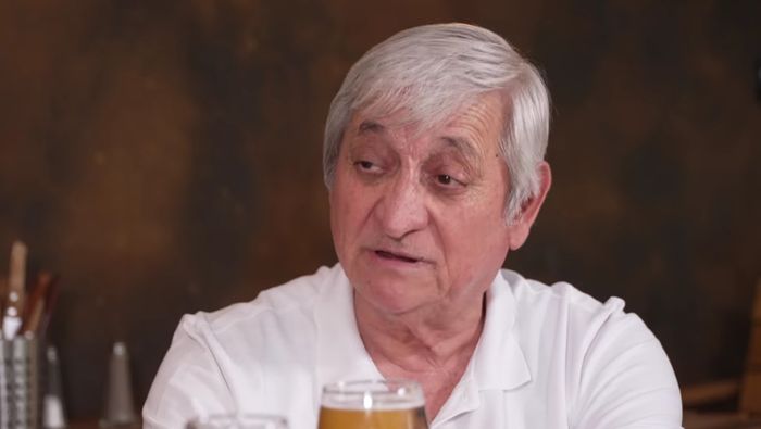 Singura persoană care știe rețeta micilor lui Nea Sandu Cocoșatu! Nu ar ...