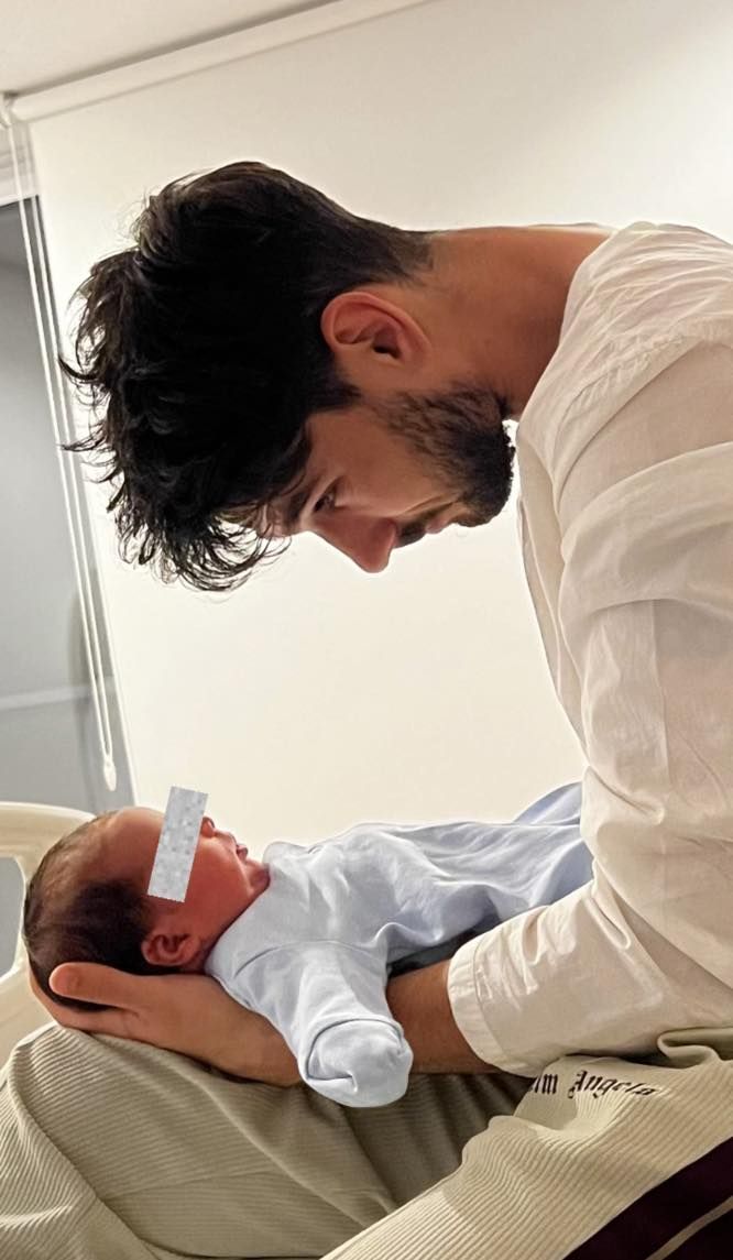 Imagine emoționantă cu Theo Rose și fiul ei! Fanii s-au bucurat să-l vadă pe micuțul Sasha Ioan ...