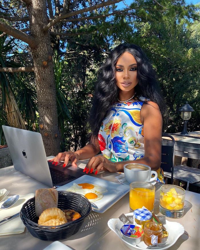 Laurette, succes impresionant în afaceri! Proiectele în care mulatra și ...