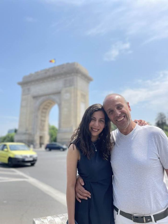 Cine este Wargha Enayati. Biografie: vârstă, studii, carieră. Vezi care ...