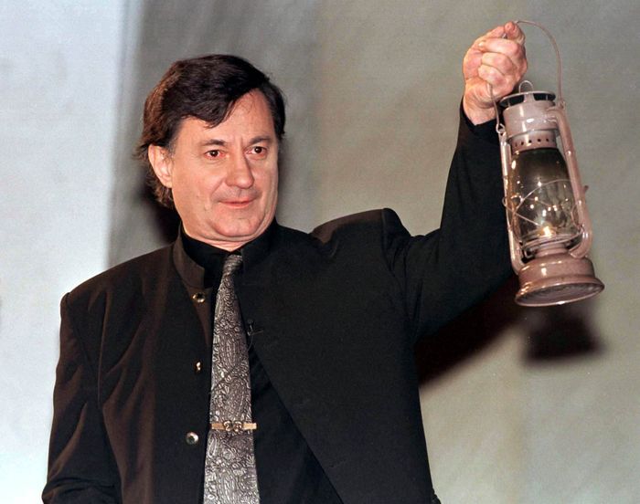 Cine a fost Ion Caramitru? Biografie: studii, carieră, familie. Au ...