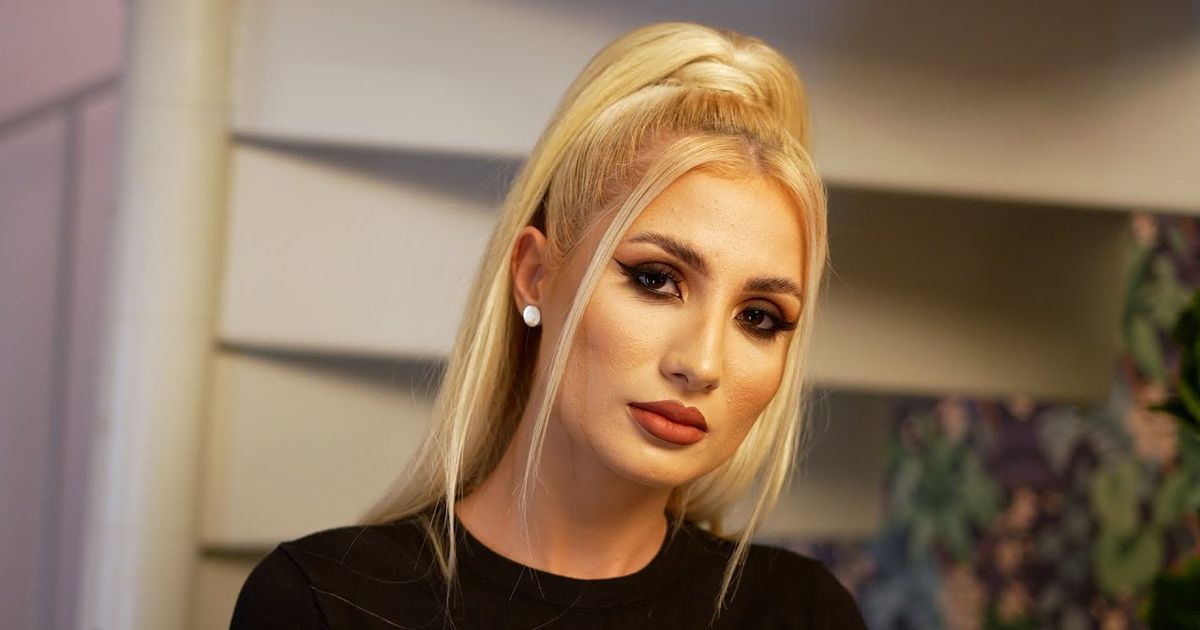 „Ce repede trec anii” Cu toții au rămas șocați să o vadă pe Claudia Puican roșcată! Artista și-a ...