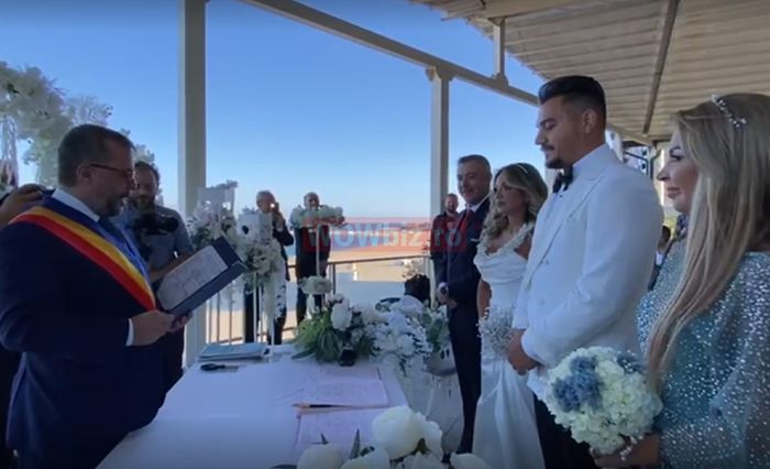 Momentul emoționant în care Bursucu și Andreea au spus „Da” în fața ...