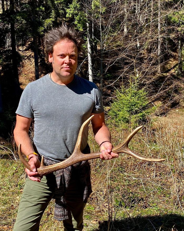 Cine este Charlie Ottley, britanicul care promovează România prin seria ...