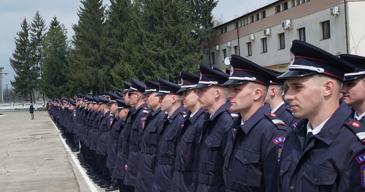 Admitere școala de pompieri 2023: Vezi care sunt condițiile de ...