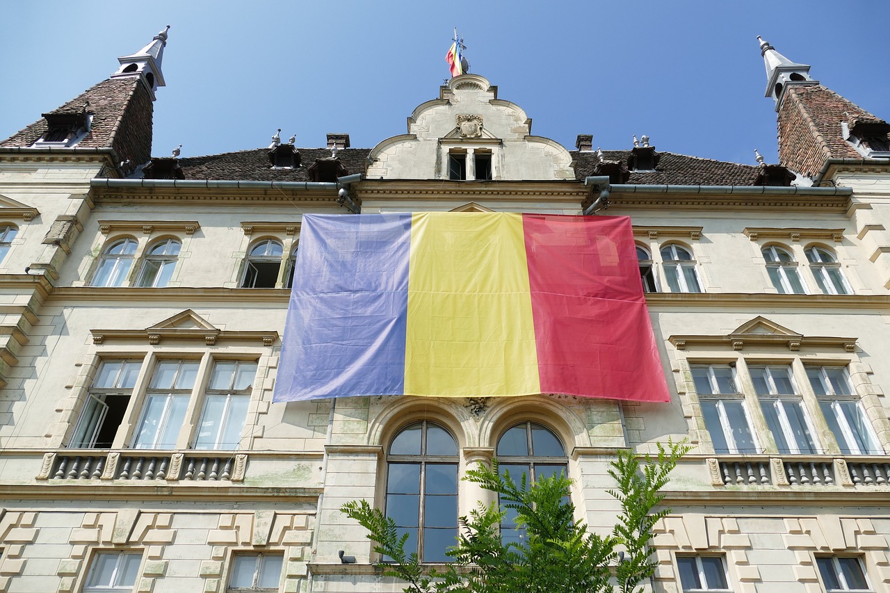 Ce reprezintă culorile de pe steagul României. Vezi care este ...