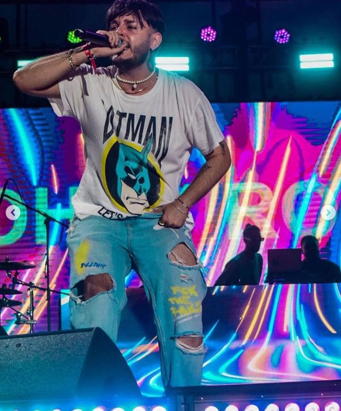 Cum arată o zi din viața lui Johny Romano?! Tânărul artist face furori ...