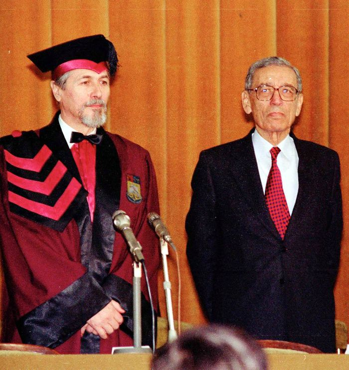 Cine este Emil Constantinescu? Biografie: vârstă, studii, carieră. Află ...