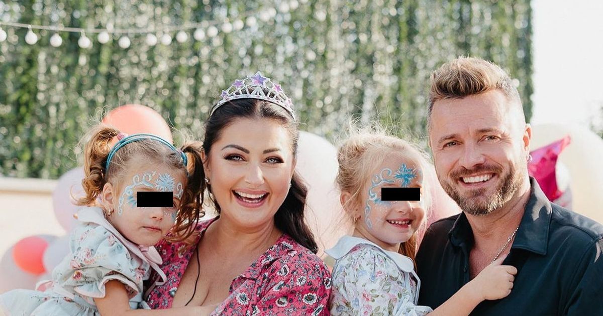 Fiicele lui Tavi Clonda îi calcă pe urme tatălui lor?! Iris și Victoria ...