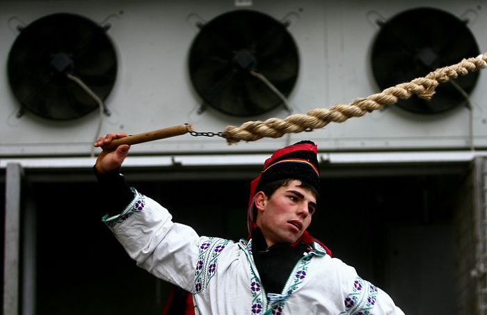 Când se merge cu Plugușorul? Acest obicei se adresează băieților și ...