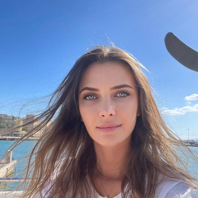 A calcat-o cu masina pe fetita de un anisor, in timp ce isi lua la ...