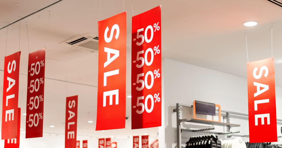 Când se dă startul reducerilor de iarnă în 2024. Vezi pe ce dată încep ...