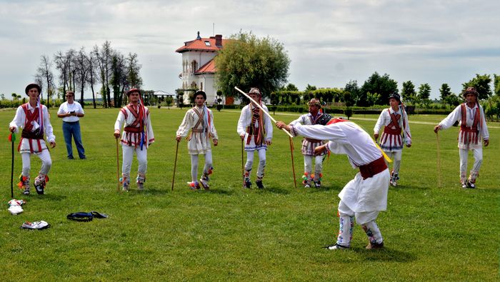 Când pică Rusaliile în 2024. Sărbătoarea are loc la 50 de zile, după ...