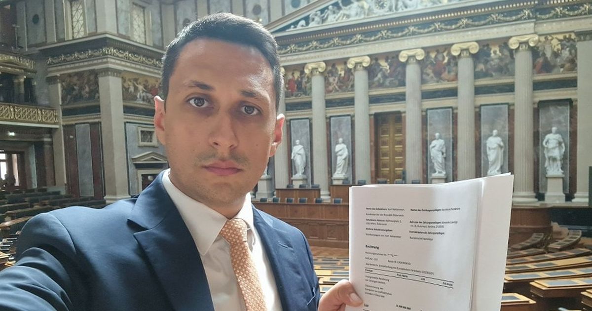 Cine este Vlad Gheorghe. Tânărul a ajuns viral pe TikTok prin postările sale - WOWBiz