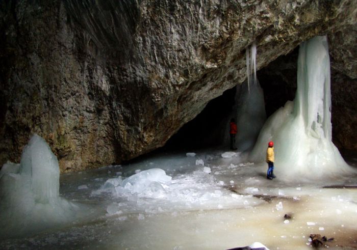 Top 10 cele mai frumoase peșteri din România. FOTO - WOWBiz