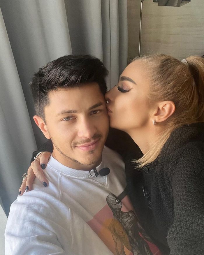 Anamaria Prodan, surprinsă în ipostaze tandre cu Ronald Gavril! Impresara își sărută pasional ...