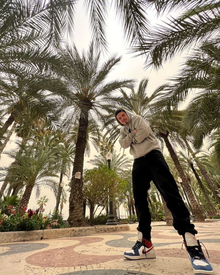 Cine este Costi Max? Tânărul este pasionat de cinematografie, fiind un ...